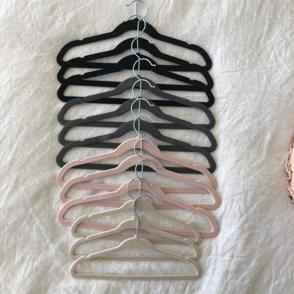 PERCHA ULTRA DELGADA PREMIUM X UNIDAD – Espacios Logrados